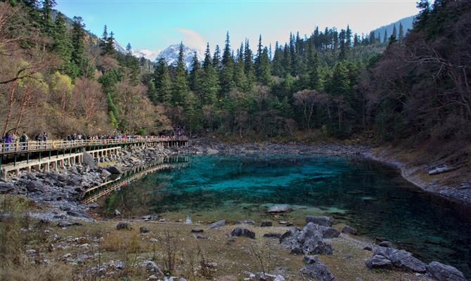 Conheça Jiuzhaigou, parque chinês de natureza exuberante