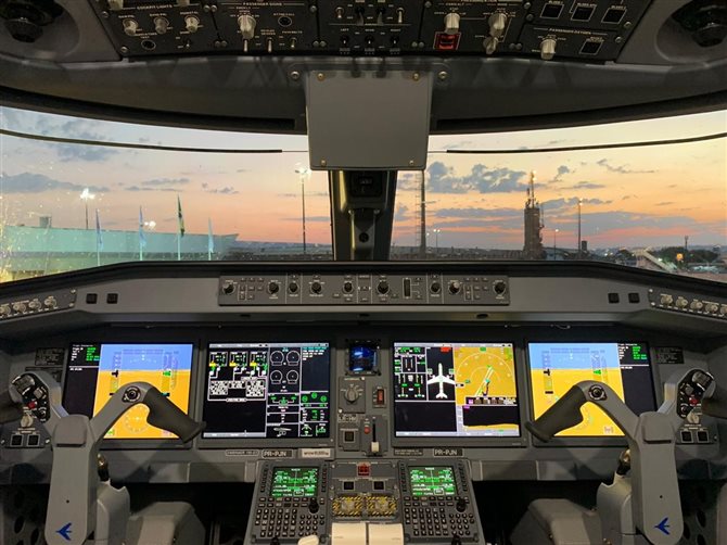 Veja fotos do interior do 1º E195-E2 da Azul