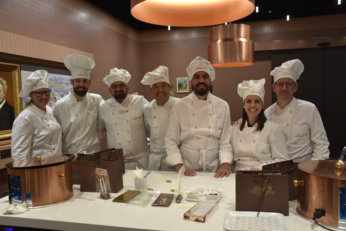 Agentes brasileiros conhecem museu da Lindt, na Suíça