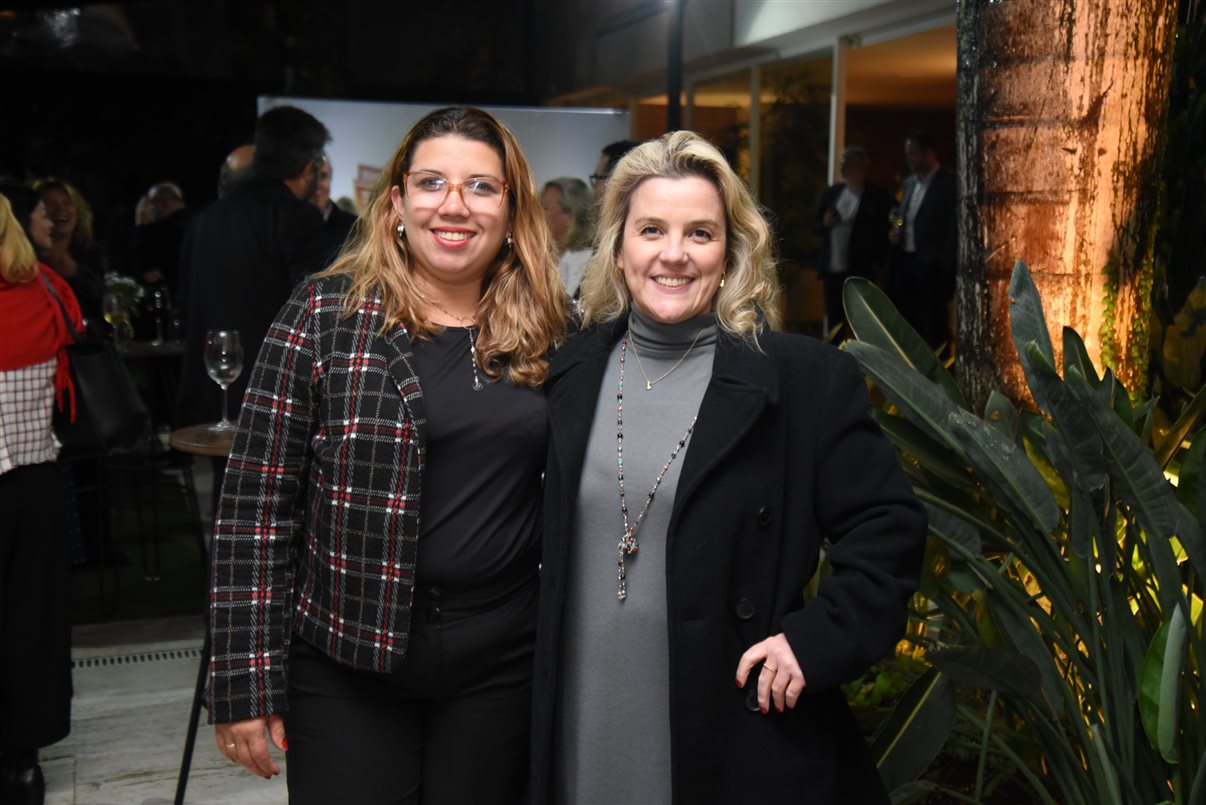 Cônsul da Alemanha recebe agentes em sua casa; fotos