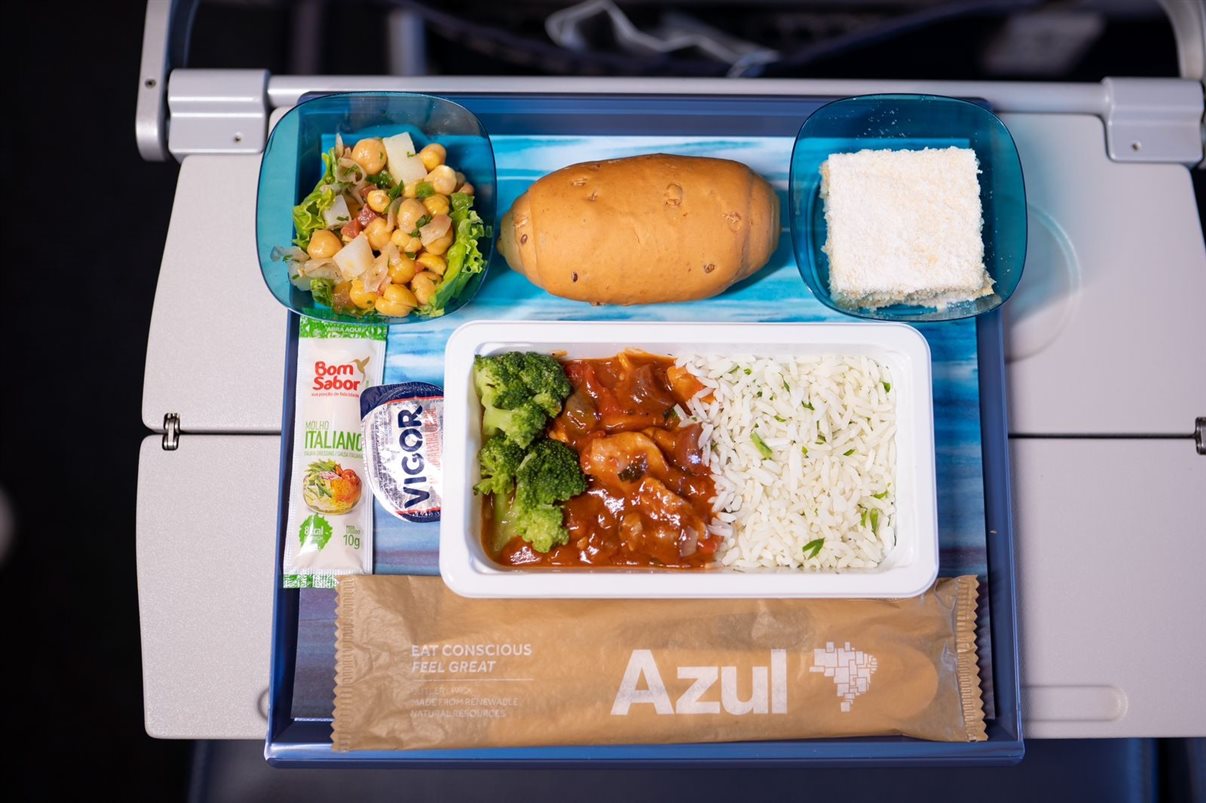 Conheça o novo menu da Azul em voos internacionais