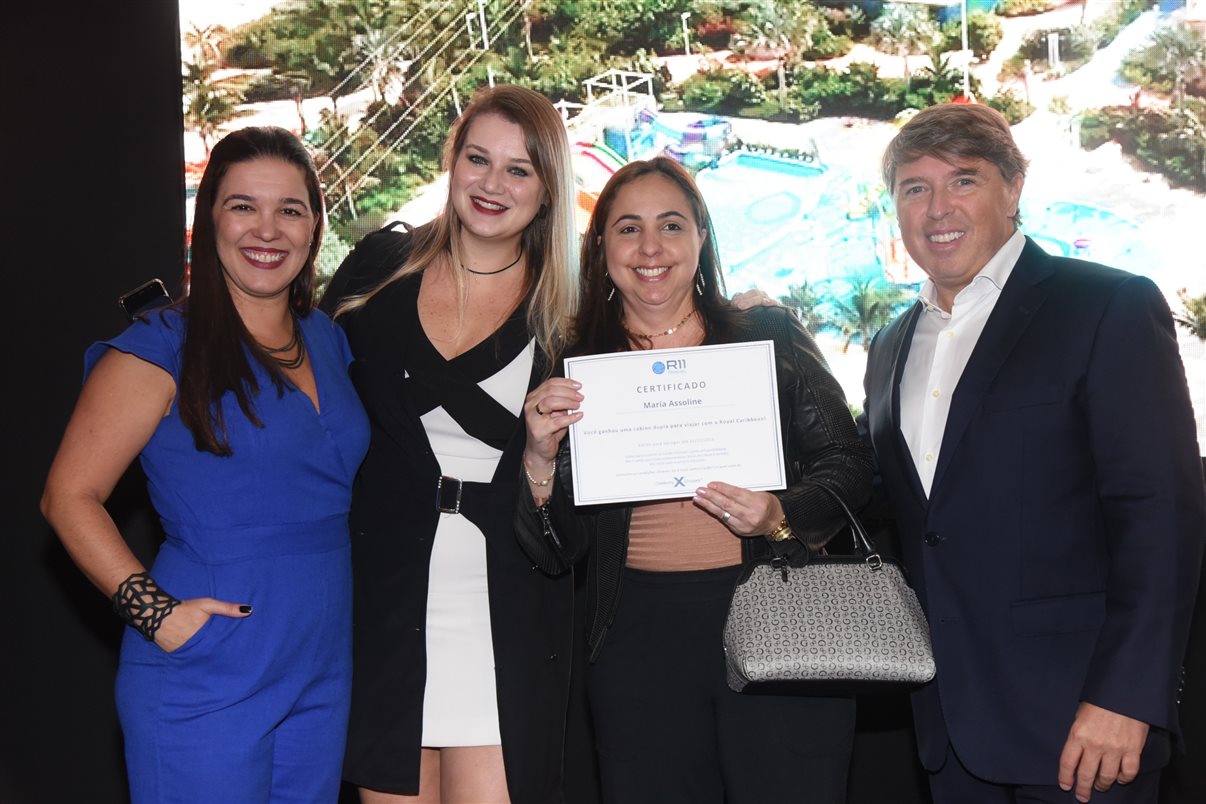 R11 Travel celebra treinamento e lança campanha; fotos