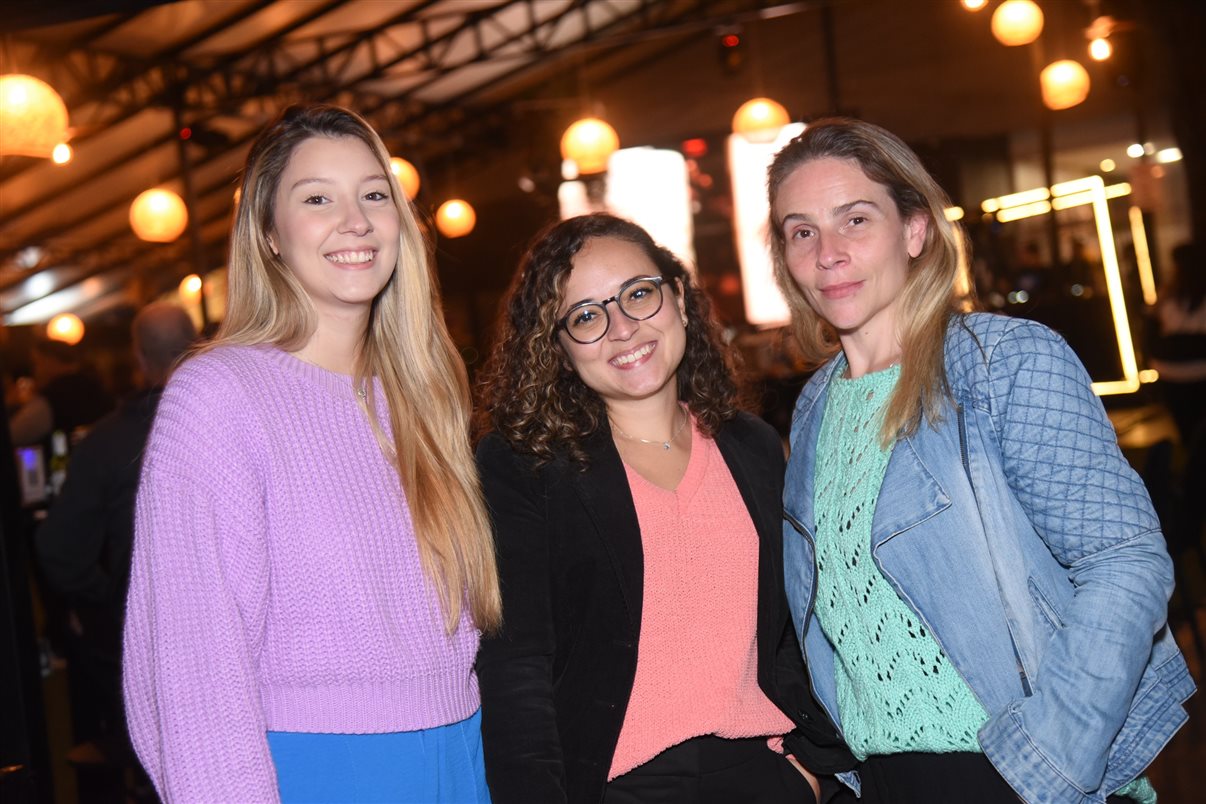 R11 Travel celebra treinamento e lança campanha; fotos