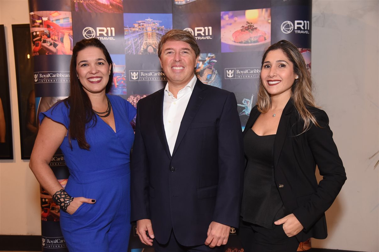 R11 Travel celebra treinamento e lança campanha; fotos