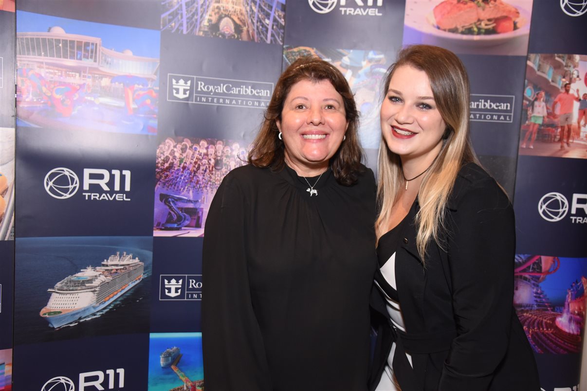 R11 Travel celebra treinamento e lança campanha; fotos