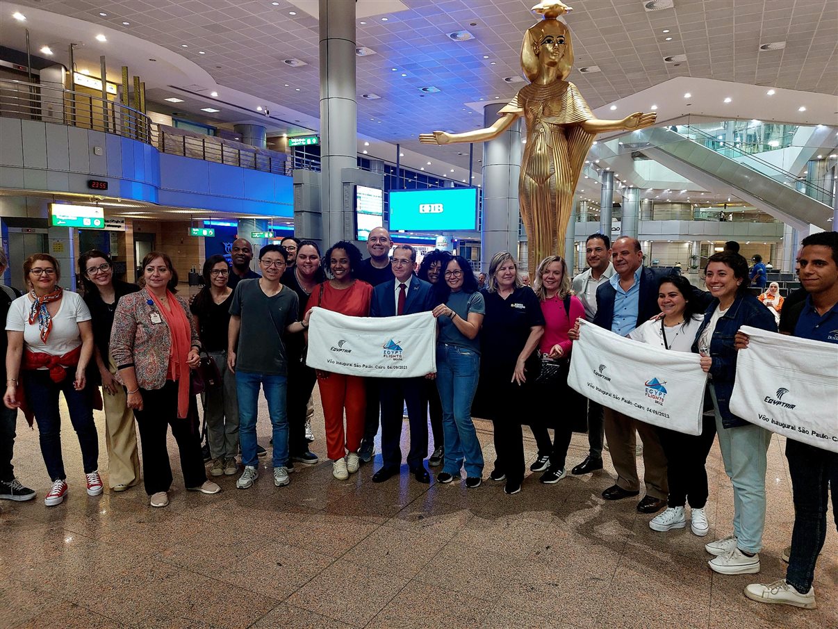 1º voo da Egypt Air chega ao Cairo partindo de SP