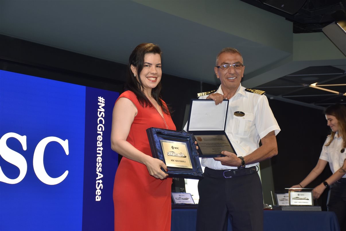 MSC faz troca de placas do MSC Grandiosa em Santos