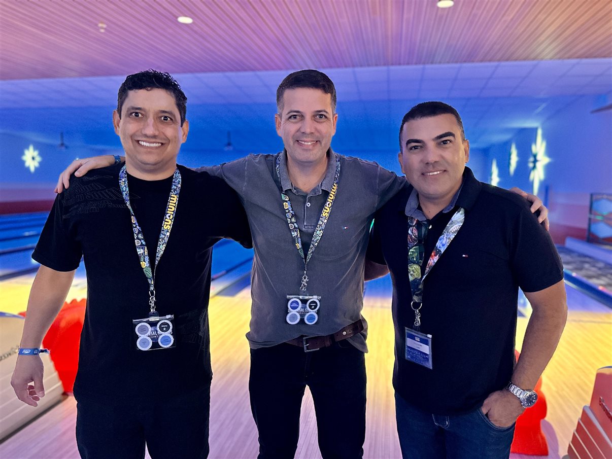 Summit Trend tem dia de Universal e boliche em Orlando