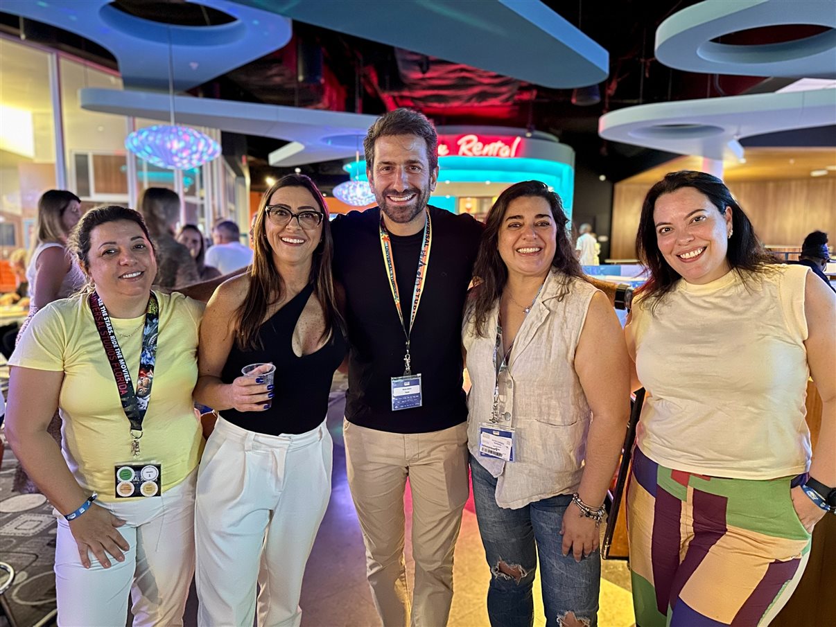 Summit Trend tem dia de Universal e boliche em Orlando