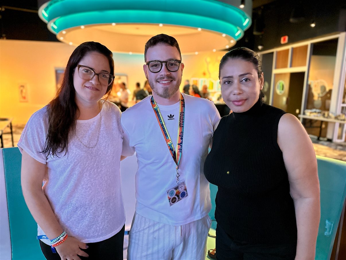 Summit Trend tem dia de Universal e boliche em Orlando