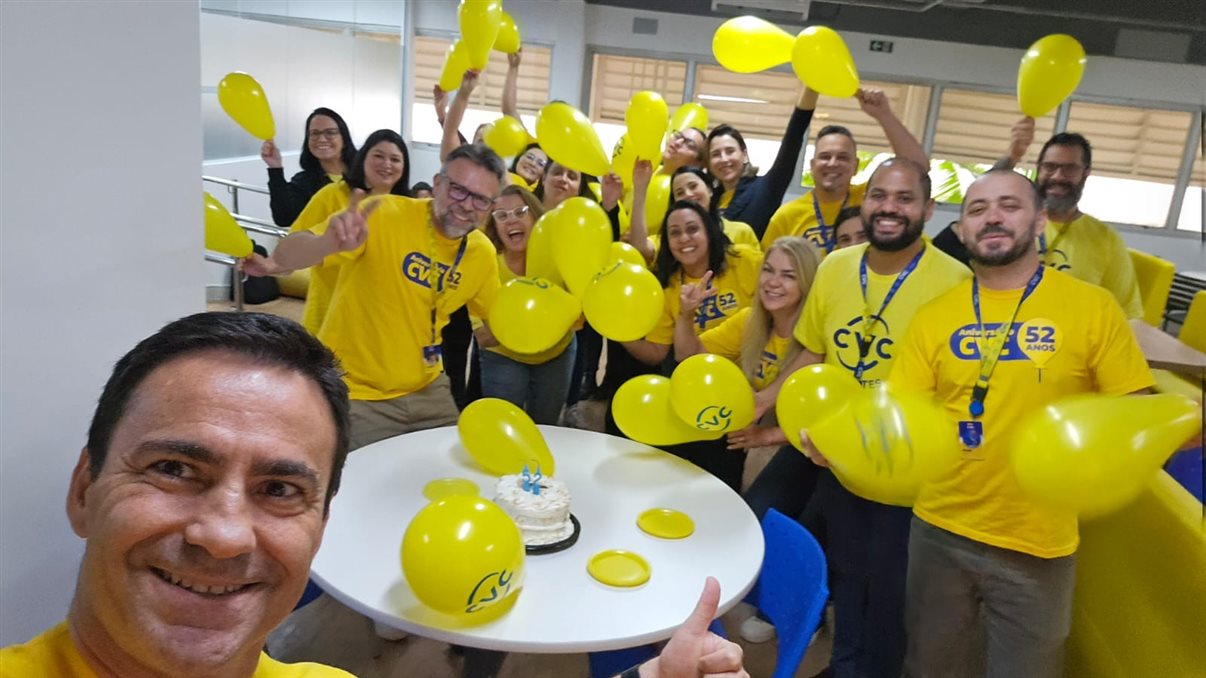 Fabio Godinho visita lojas da CVC no aniversário