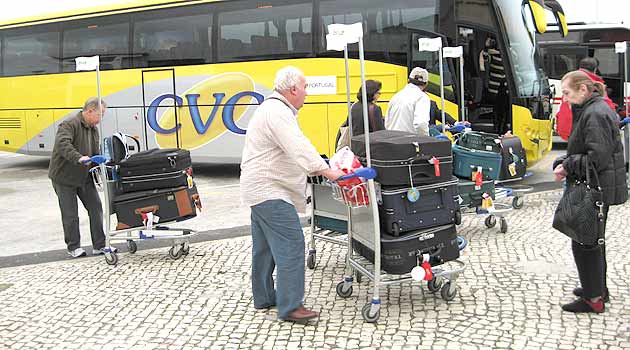 Veja fotos dos turistas no 1° ônibus da CVC na Europa | Mercado
