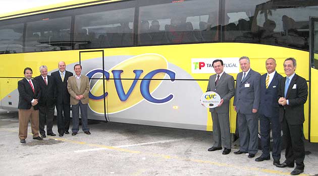 Veja fotos dos turistas no 1° ônibus da CVC na Europa | Mercado